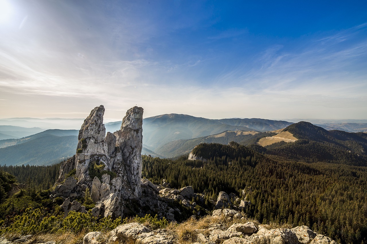 Munții Rarău: Un ghid complet pentru drumeții și aventură în Bucovina ...